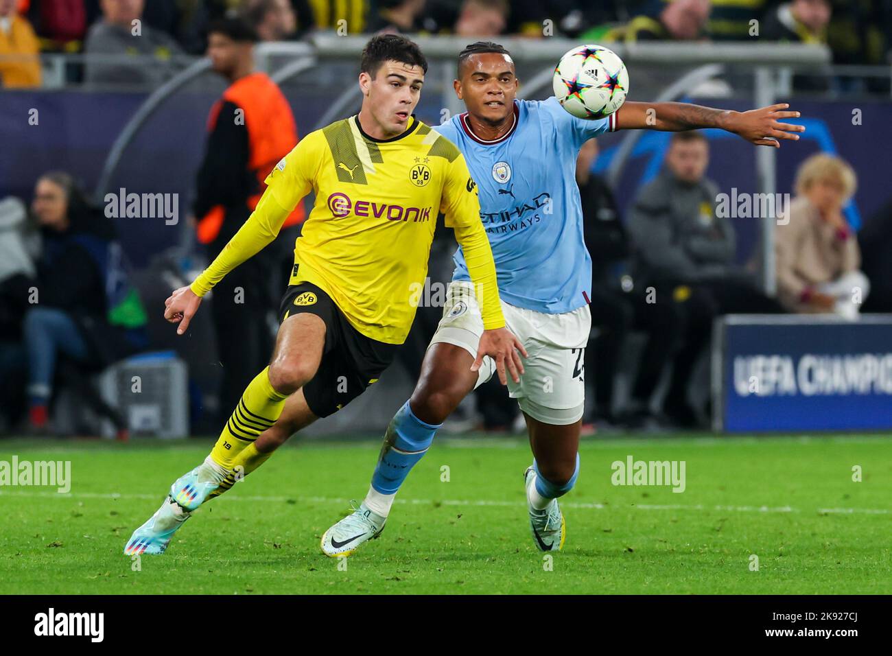 DORTMUND, GERMANY - OCTOBER 25: Giovanni Reyna of Borussia Dortmund ...