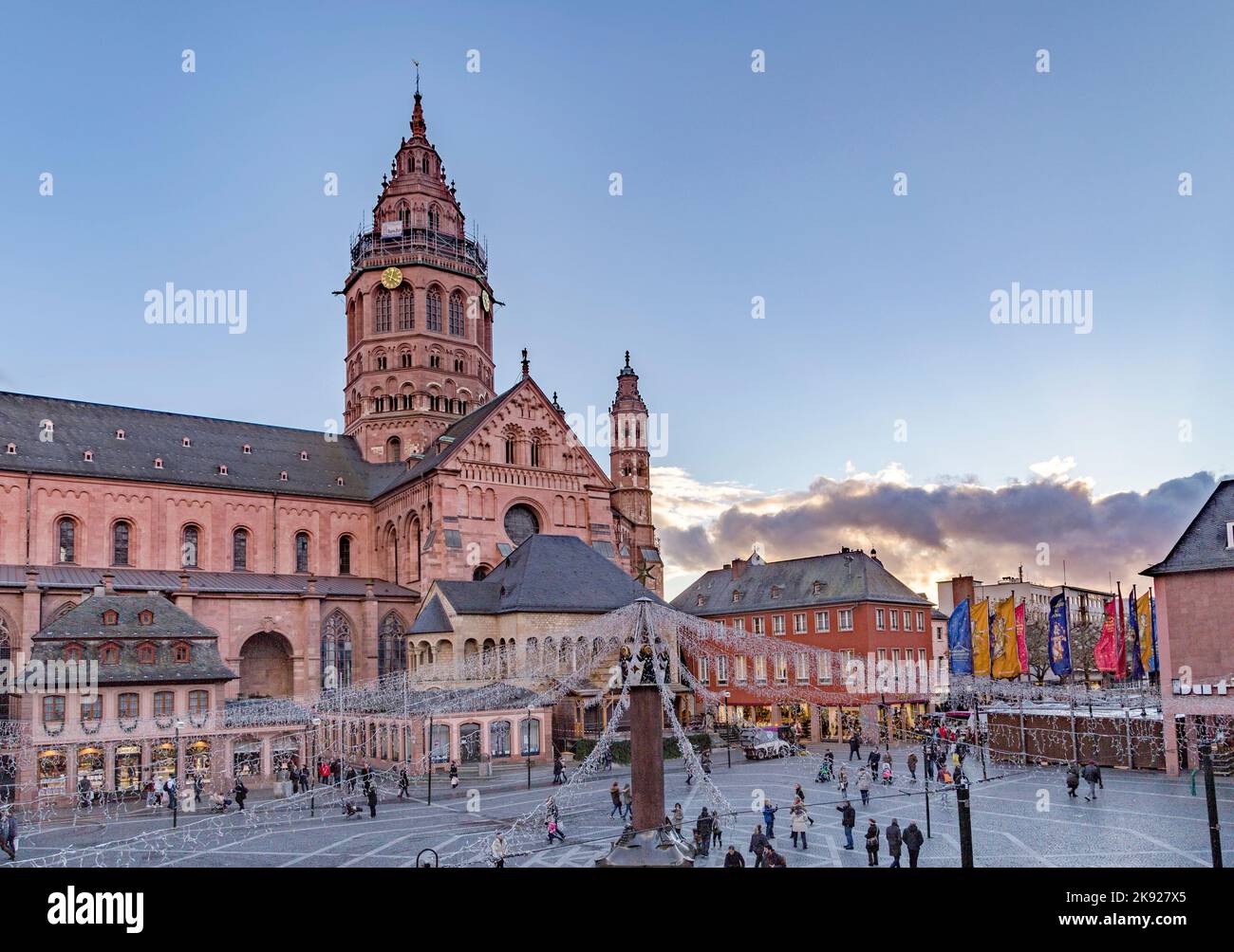 Mainz, Germany - NOV 19, 2016: christmas market atSt. Martin's ...