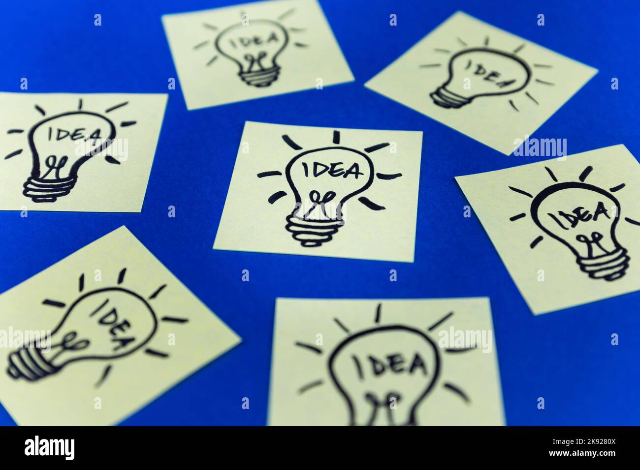 Light bulbs drawn on sticky notes. Hand drawn doodle lineart. Ideas ...