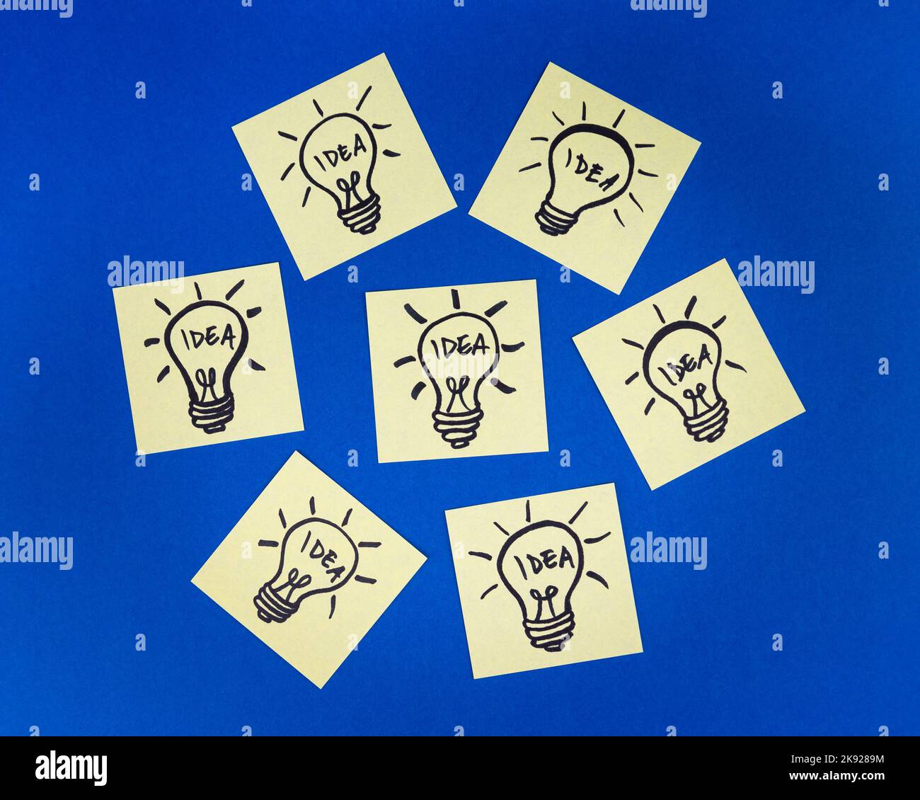 Light bulbs drawn on sticky notes. Hand drawn doodle lineart. Ideas ...