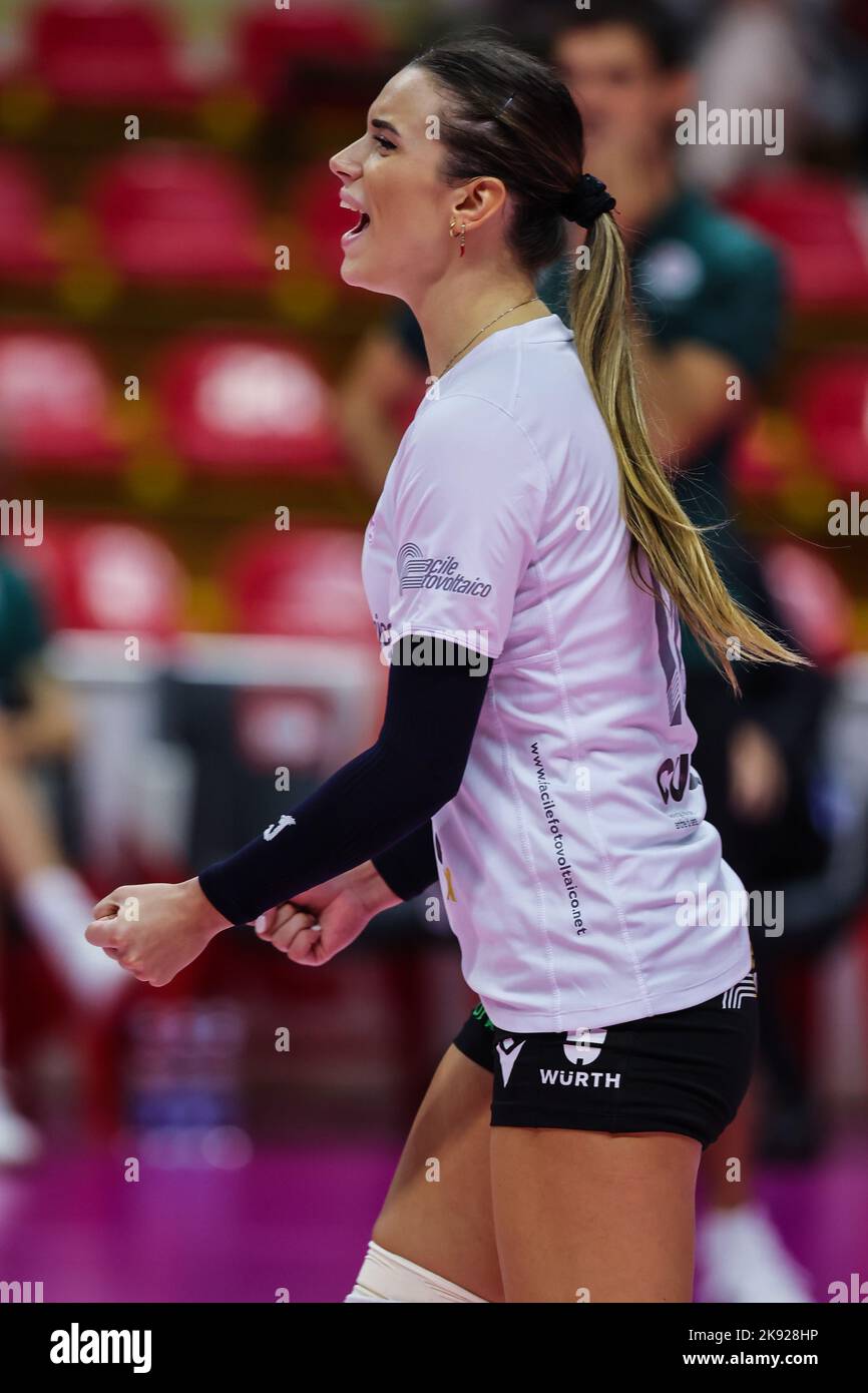 Busto Arsizio, Italy. 20th Oct, 2022. Giorgia Zannoni #14 of UYBA Unet ...