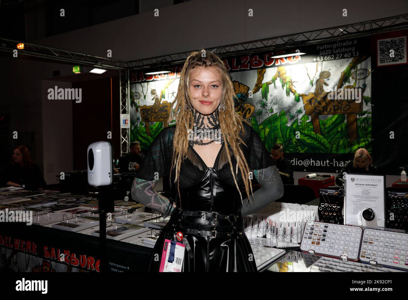 Tatjana Wolf auf der 25. Venus Berlin 2022 in den Messehallen unter dem ...