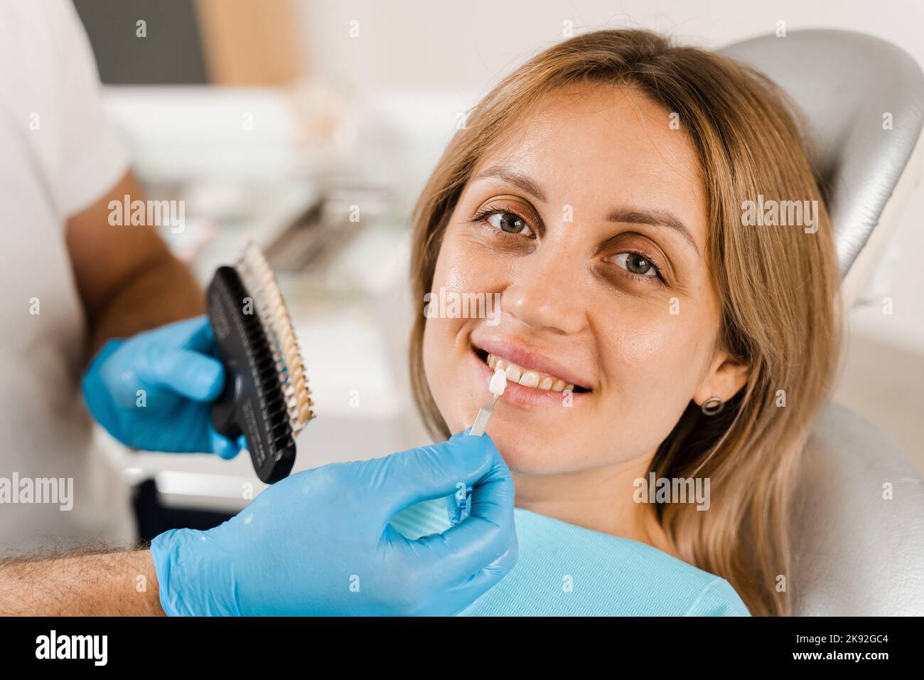 Teeth color shades guide close-up with woman patient. Tooth whitening ...