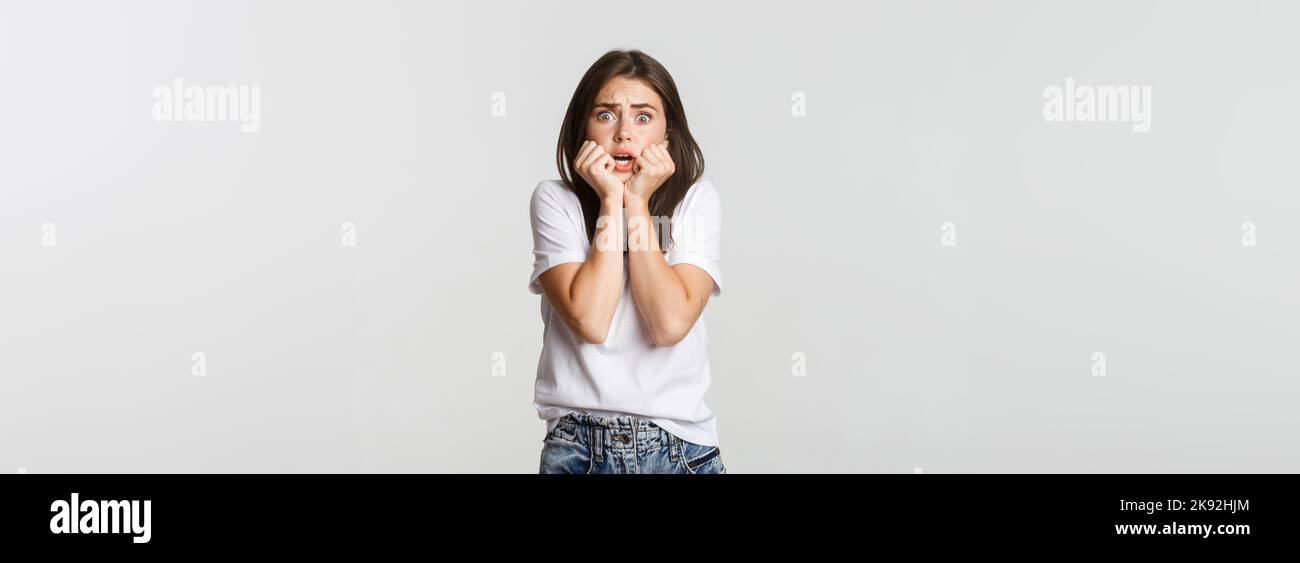 Scared young woman looking terrified, screaming and gasping alarmed ...