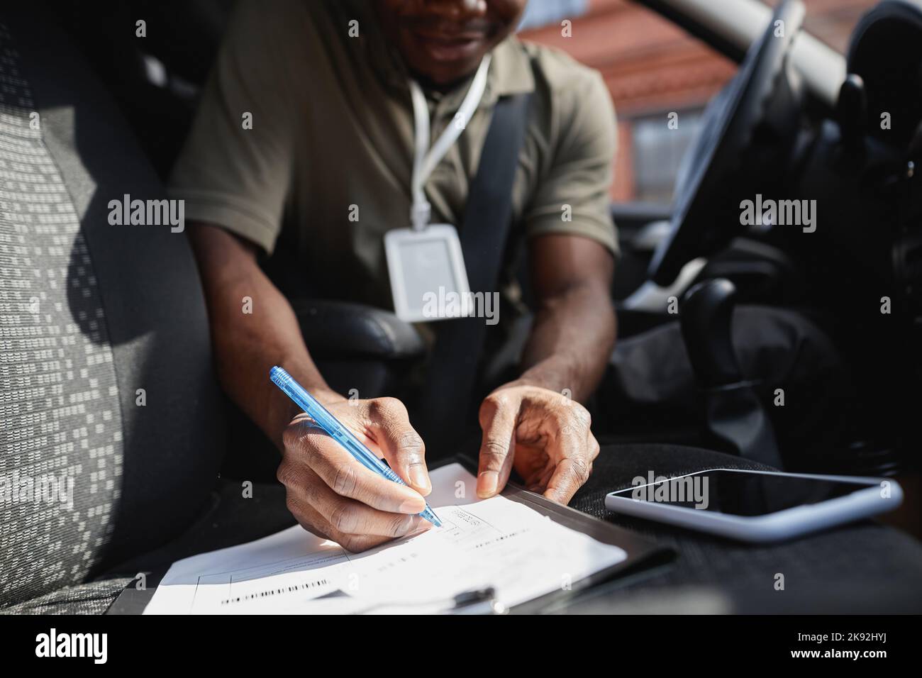 Black delivery man holding package hi-res stock photography and images ...