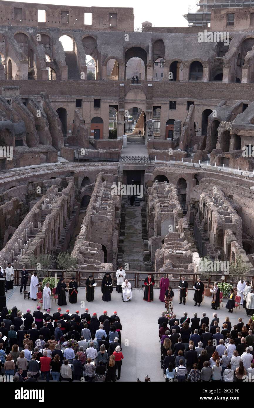 Prayer at colosseum hi-res stock photography and images - Alamy