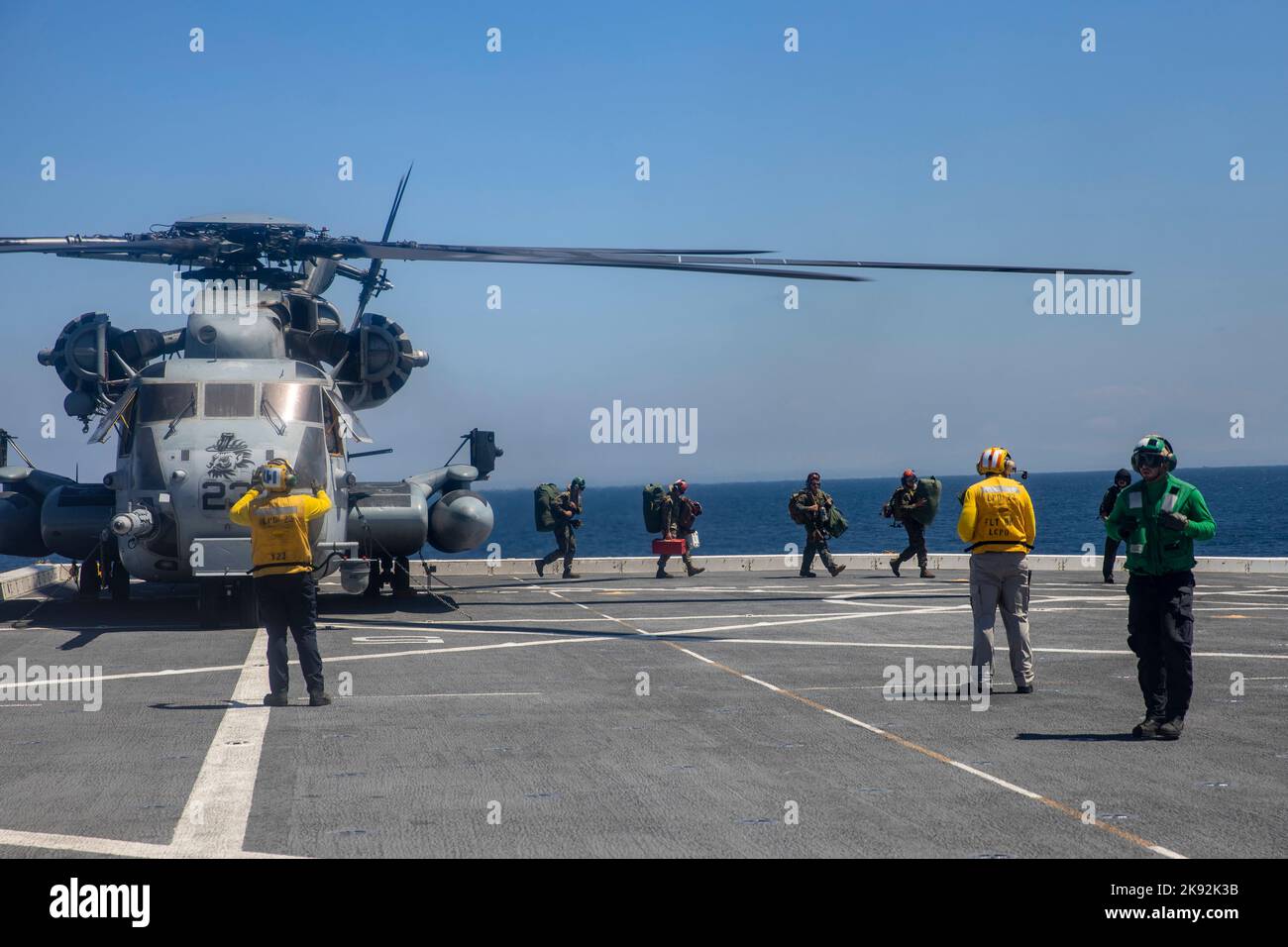 PACIFIC OCEAN (Aug. 29, 2022) - U.S. Marines with Marine Medium ...