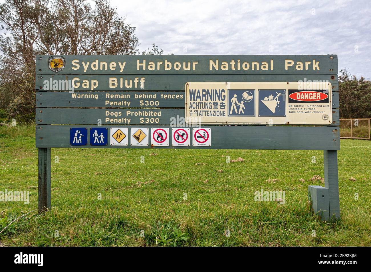 Sydney harbour national park gap bluff hi-res stock photography and ...