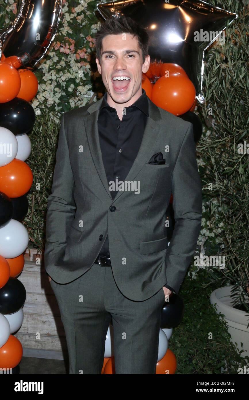 Los Angeles, CA. 25th Oct, 2022. Tanner Novlan at arrivals for THE BOLD ...