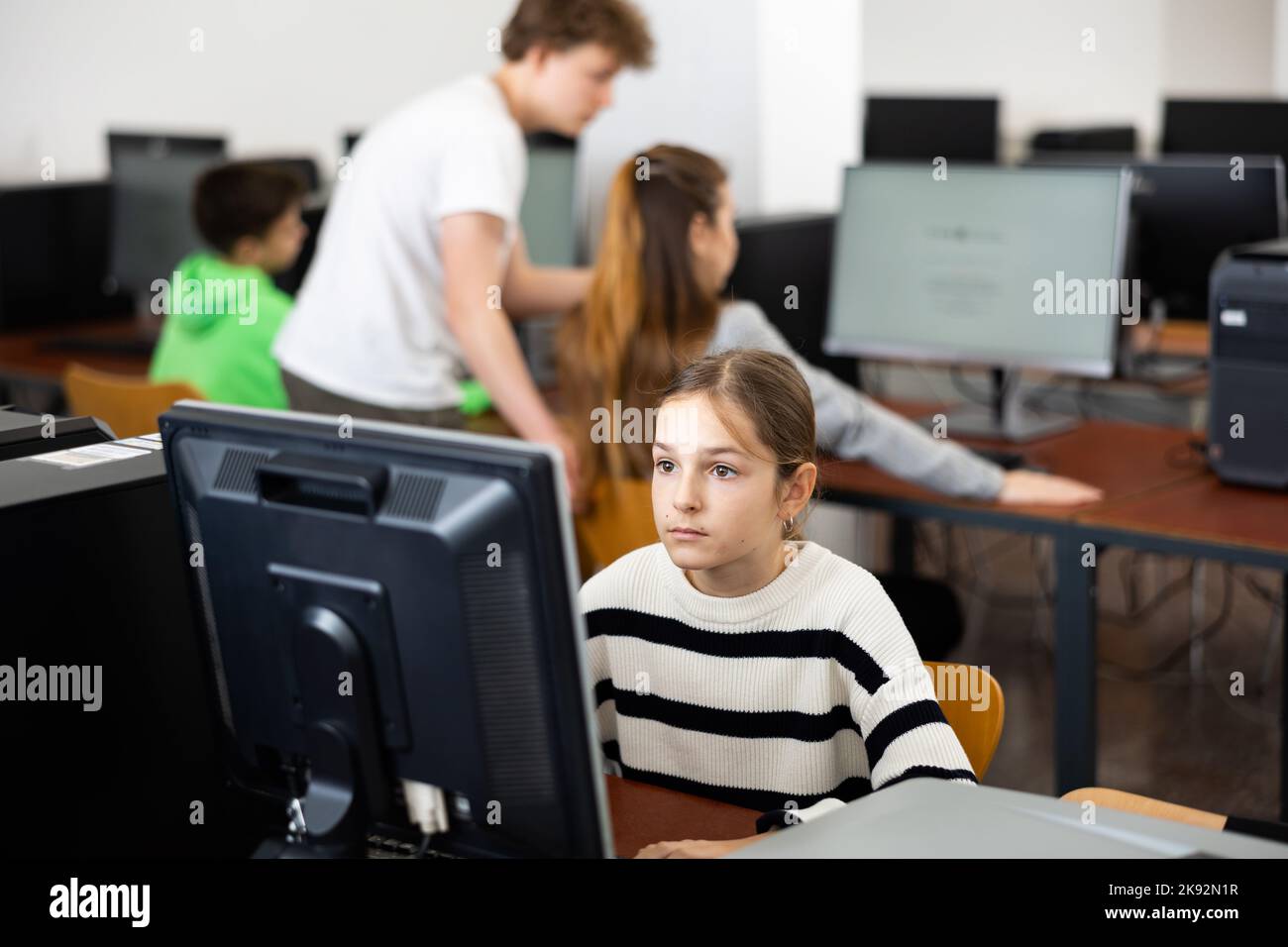 Teacher class school computers hi-res stock photography and images - Alamy