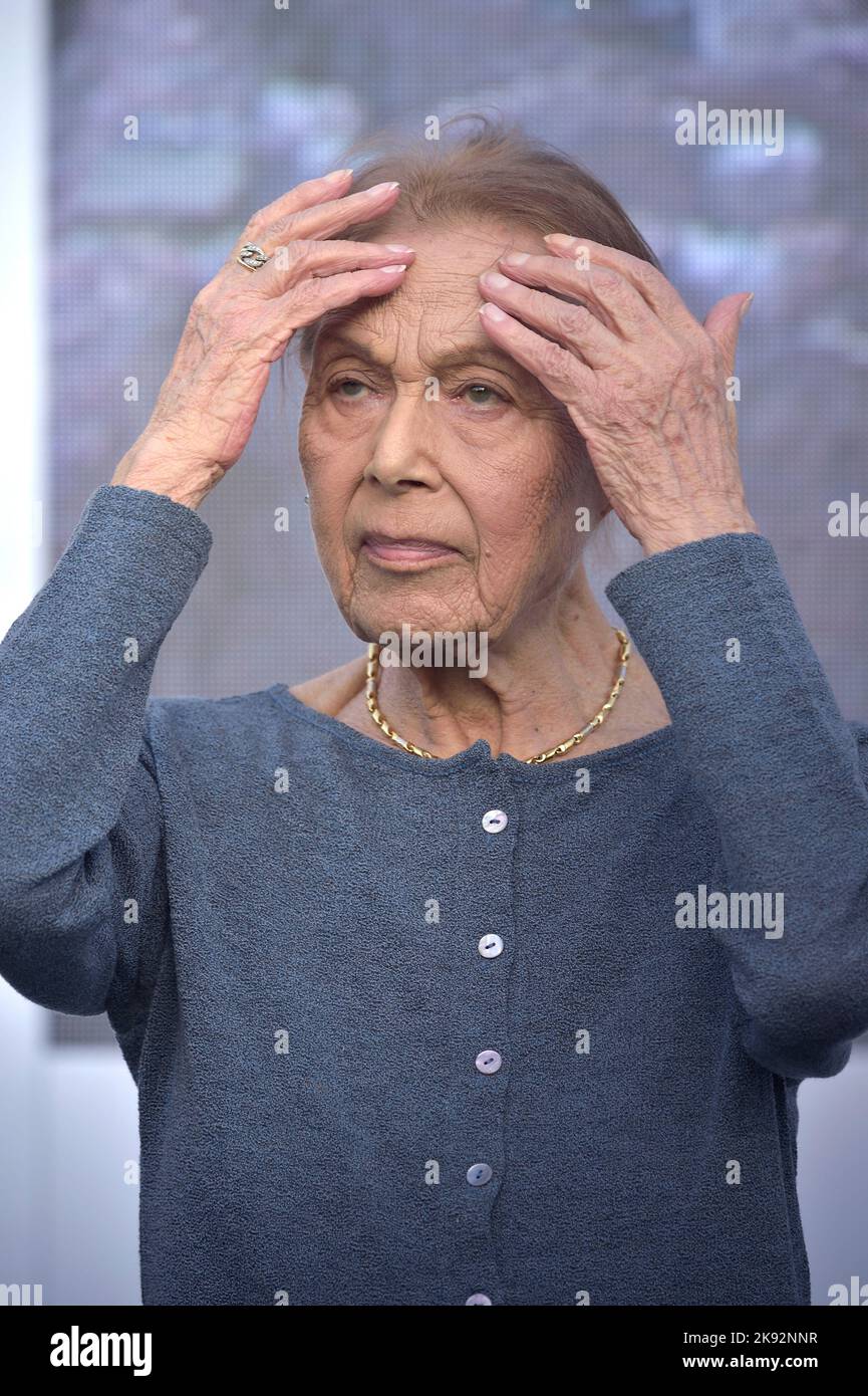Rome, Italy. 25th Oct, 2022. Pope Francis greets Holocaust survivor ...