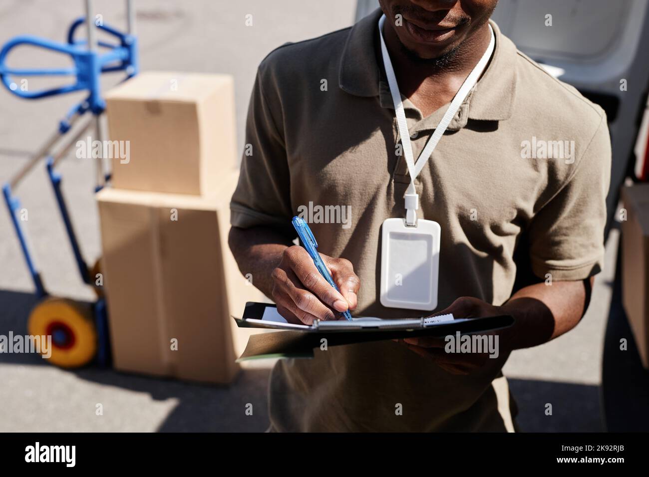 African american man unloading hi-res stock photography and images - Alamy
