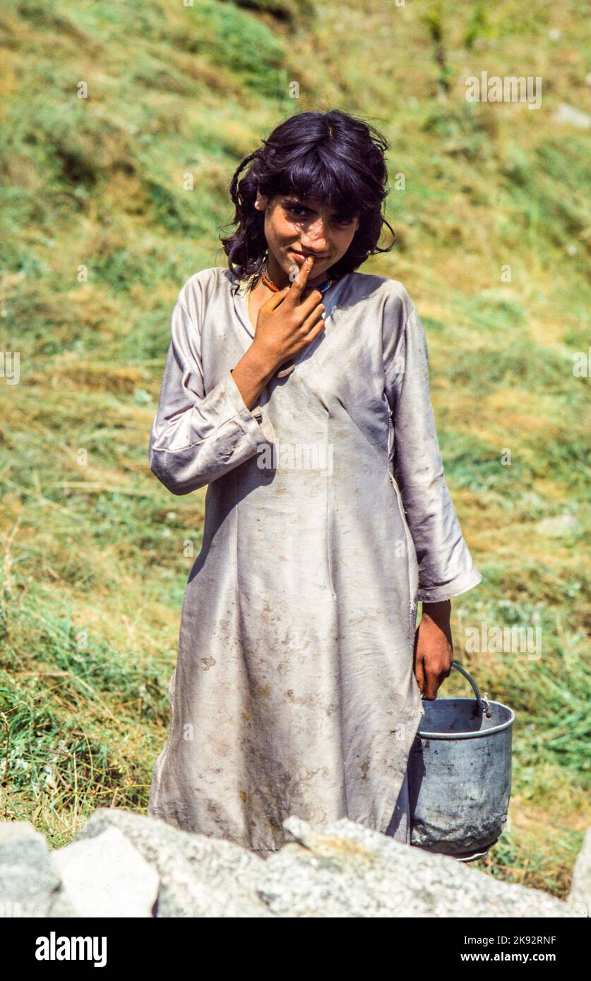 Gilgit, Pakistan - Juli 1, 1987: portrait of unknown farmer woman in ...