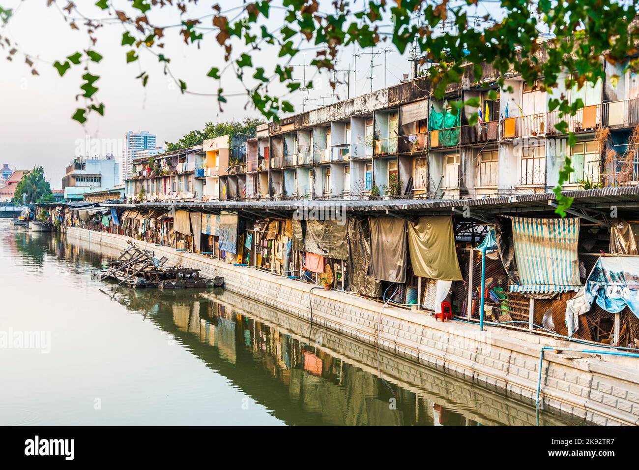 Slums bangkok thailand hi-res stock photography and images - Alamy