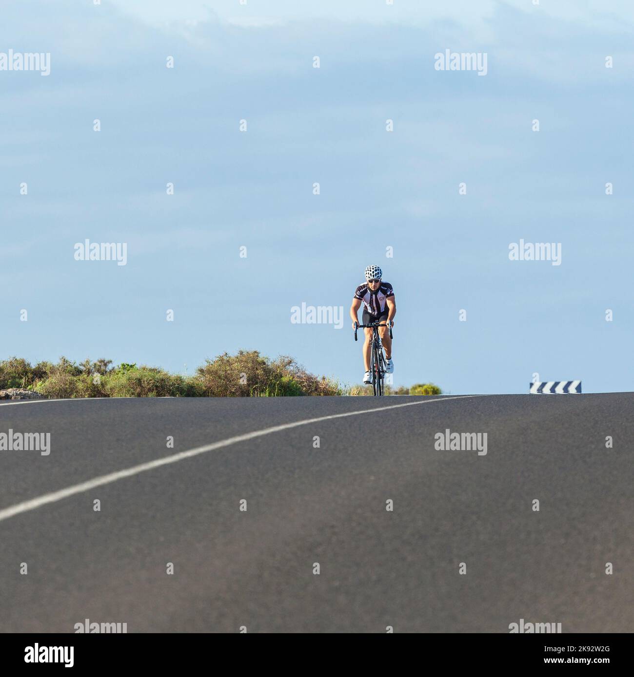 PLAYA BLANCA, SPAIN - JAN 2, 2011: bike sportler trains for the next ...