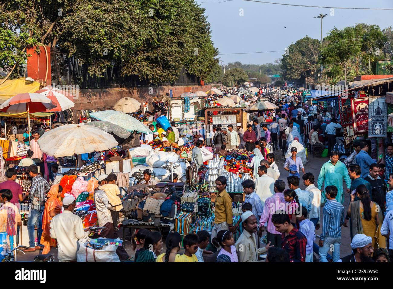 DELHI - NOVEMBER 10, 2011: people at the Meena Bazaar Market in Delhi ...