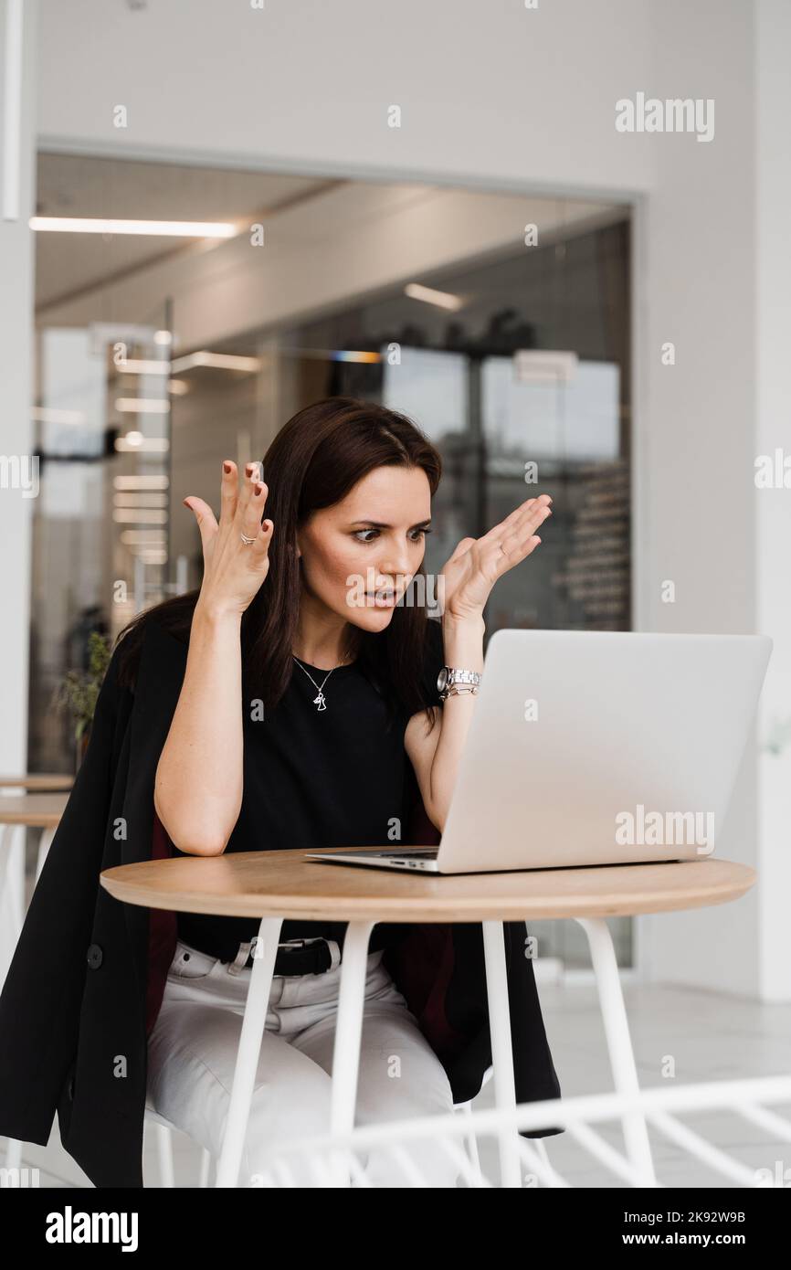 Panicked shout hi-res stock photography and images - Alamy