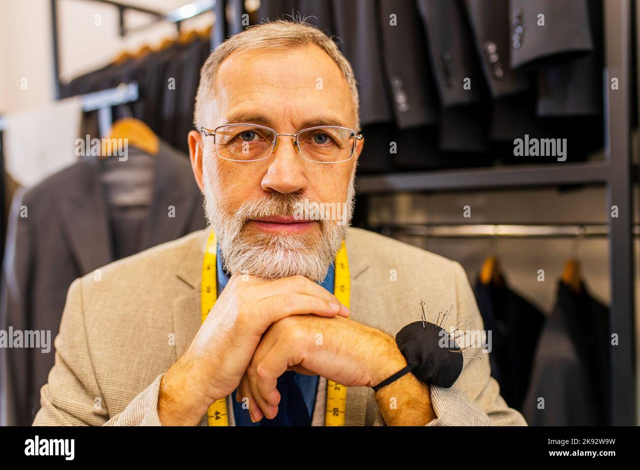 Elderly man dressed in suit hi-res stock photography and images - Alamy
