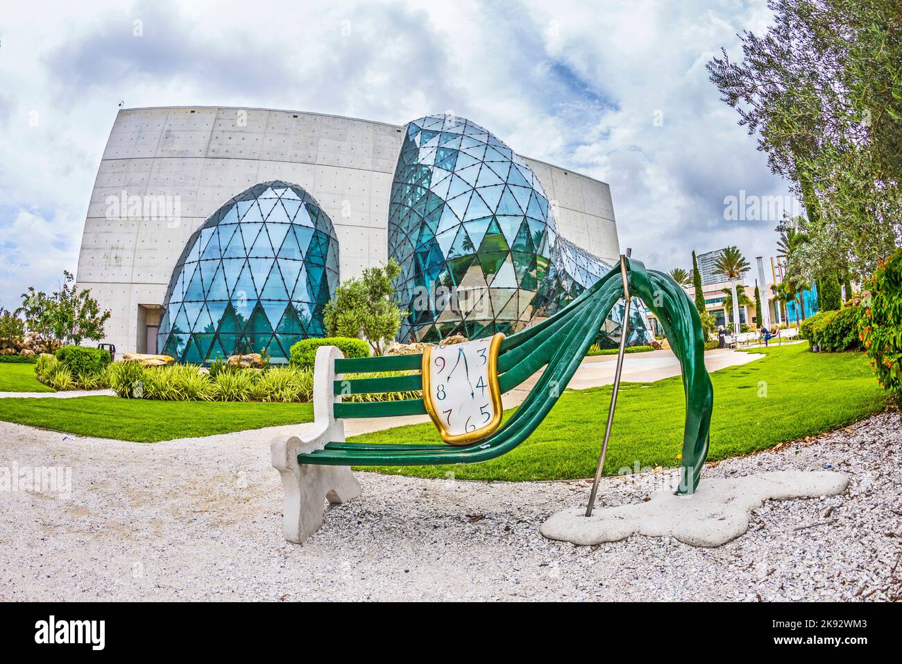 Salvador Dali Museum Bench 7 Experiences You'll Only Have At The Dali