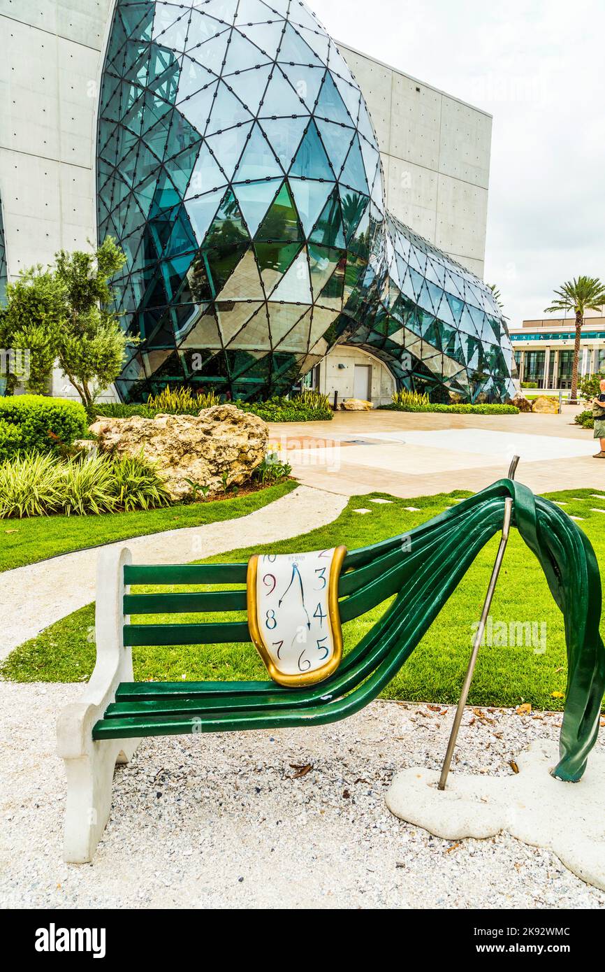 Salvador Dali Museum Bench 7 Experiences You'll Only Have At The Dali