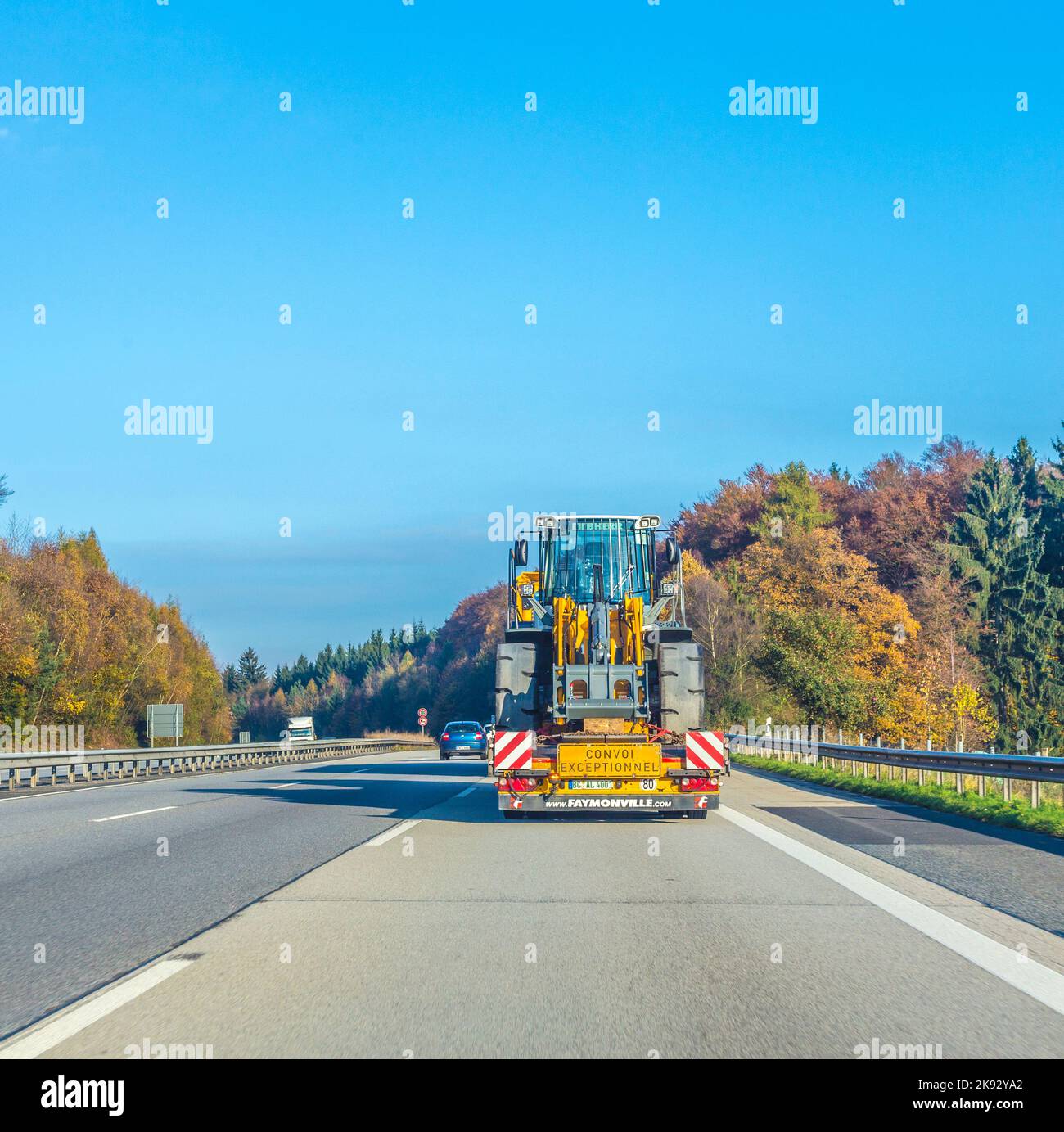 Convoi exceptionelle hi-res stock photography and images - Alamy