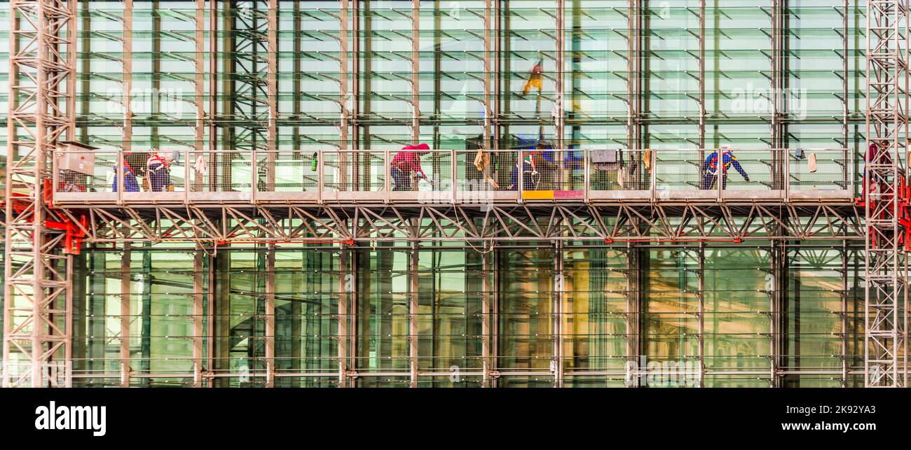 Outdoor elevator hi-res stock photography and images - Alamy