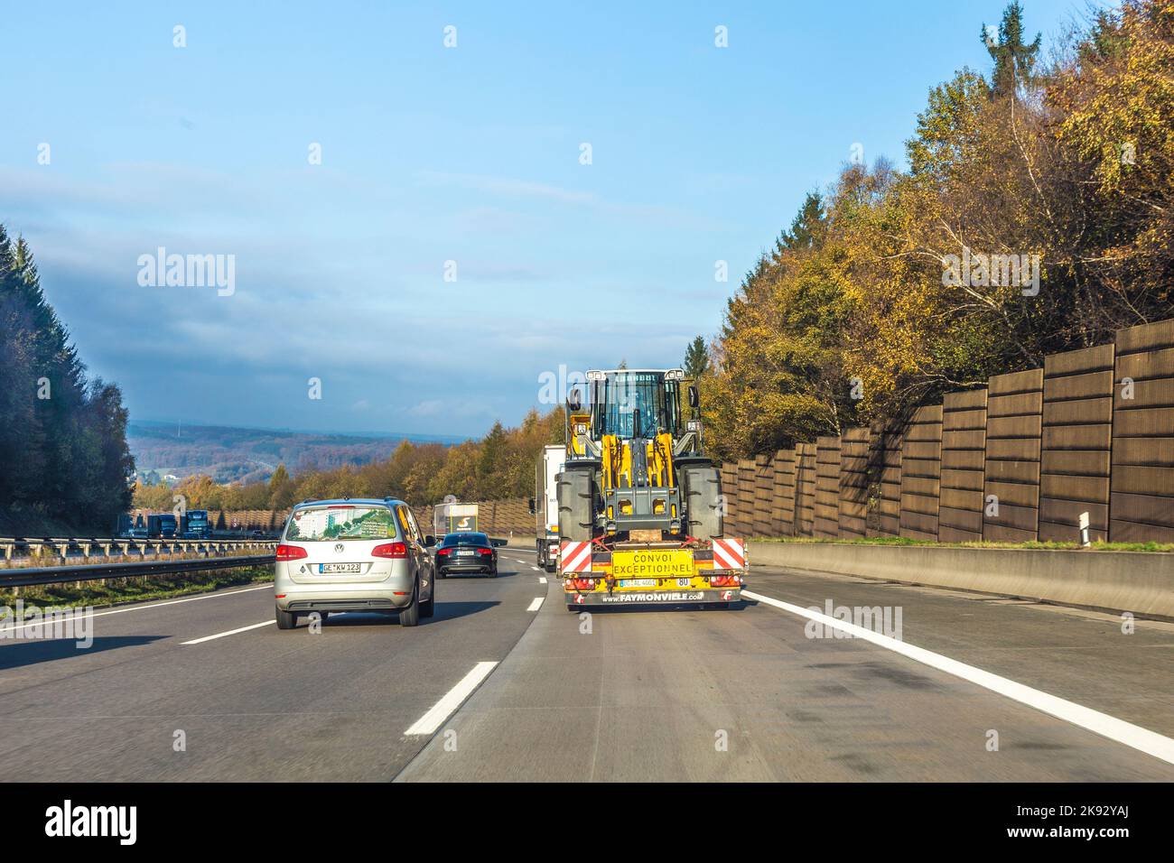 Convoi exceptionelle hi-res stock photography and images - Alamy