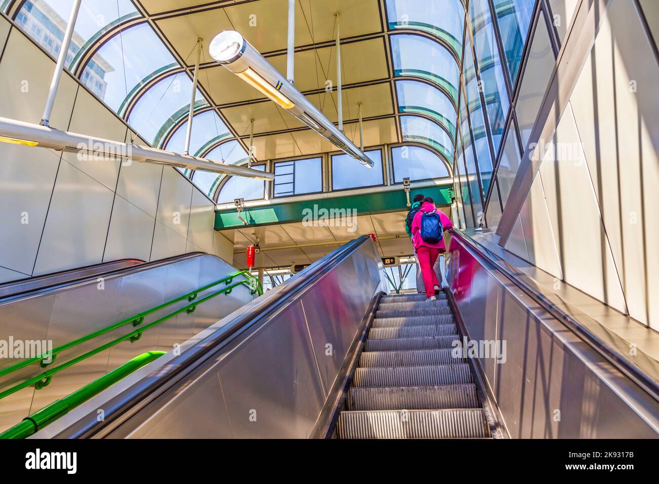 Vienna underground ticket machine hi-res stock photography and images ...
