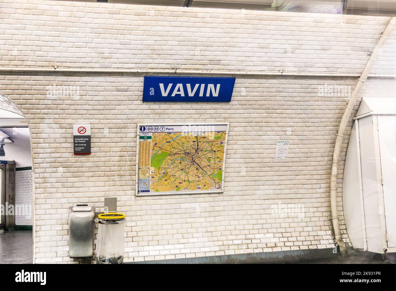 Station de metro vavin hi-res stock photography and images - Alamy