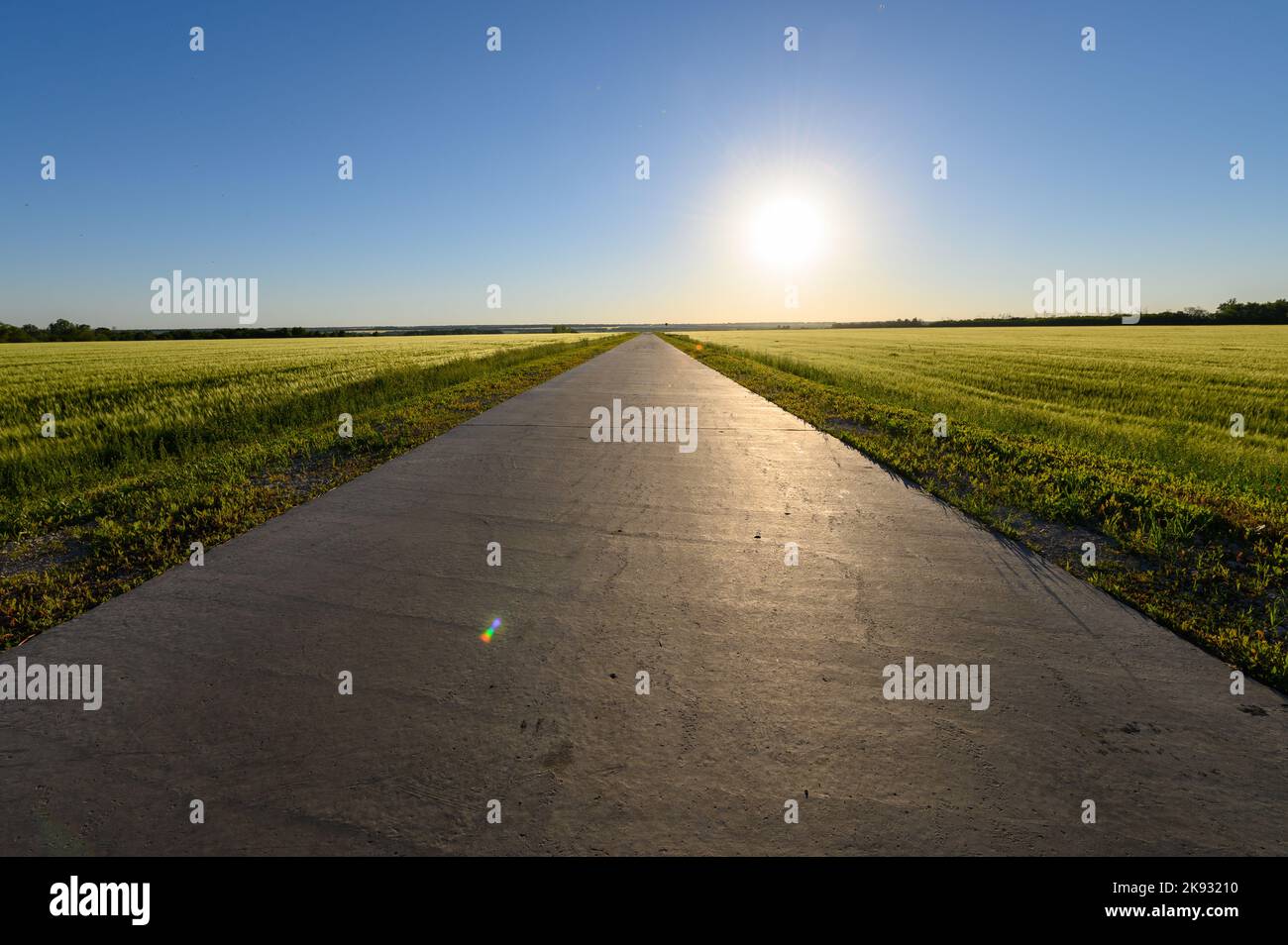Desert horizon line hi-res stock photography and images - Alamy