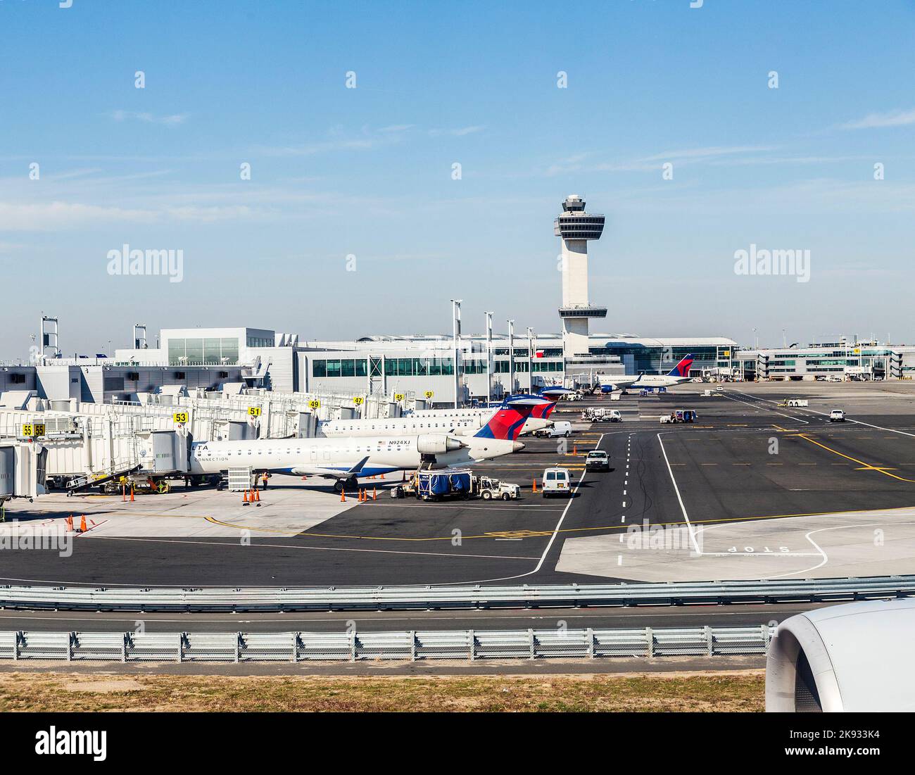 Delta plane gate hi-res stock photography and images - Alamy