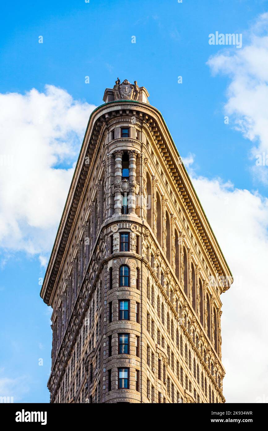 Groundbreaking skyscraper hi-res stock photography and images - Alamy