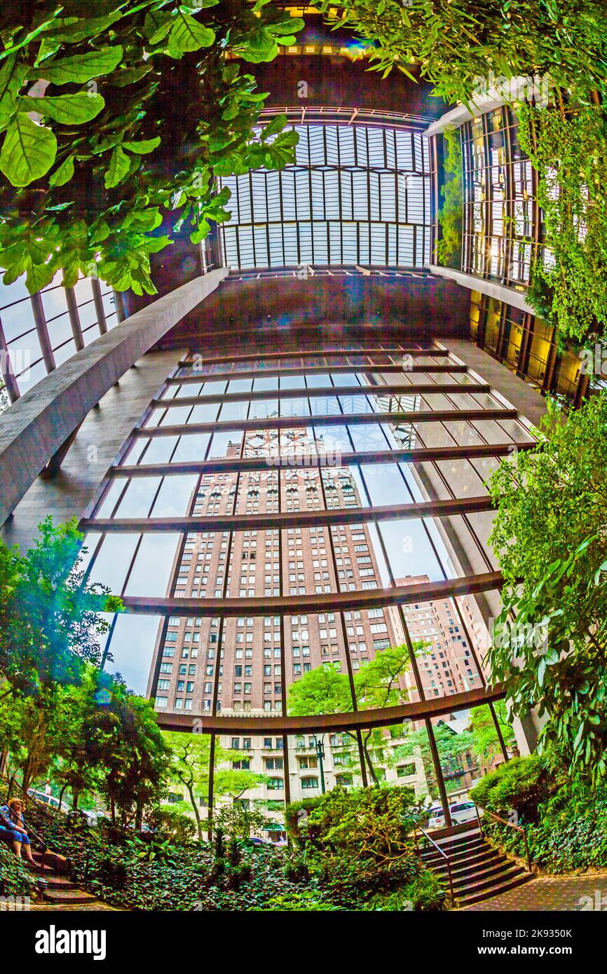 Ford foundation building new york hi-res stock photography and images ...