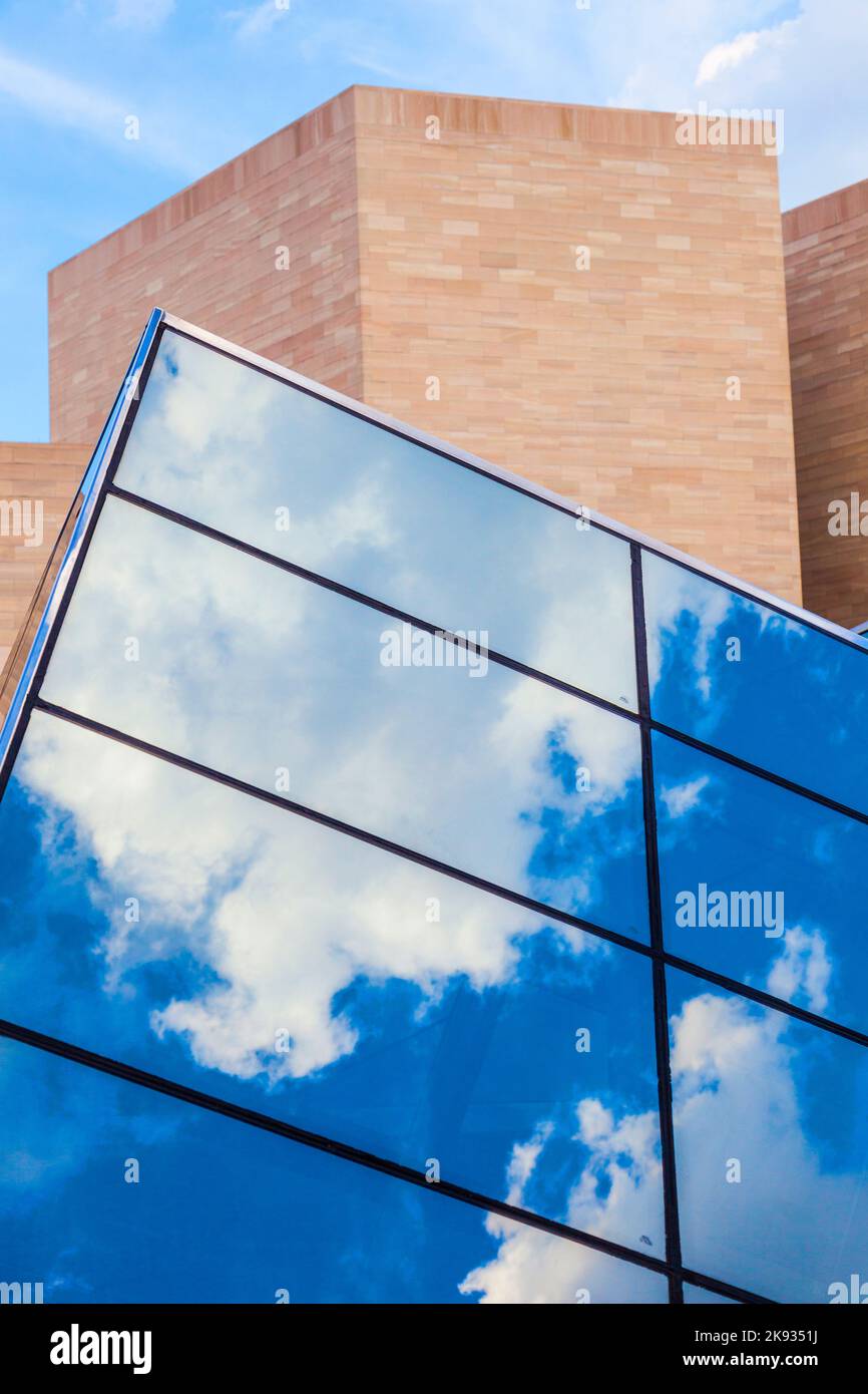 WASHINGTON - JUL 14: The pyramid of the National Gallery of Art ...