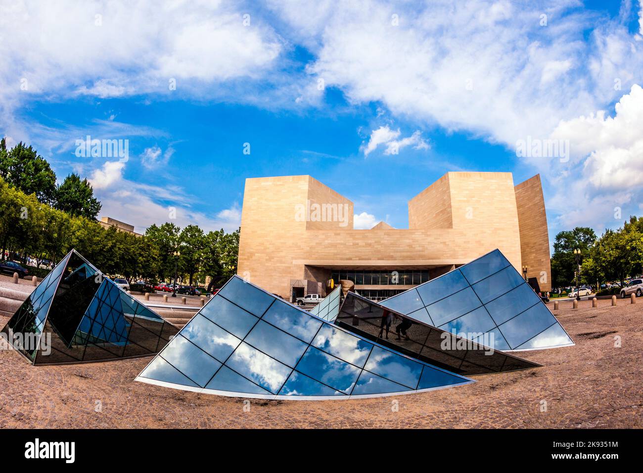 WASHINGTON - JUL 14: The pyramid of the National Gallery of Art ...