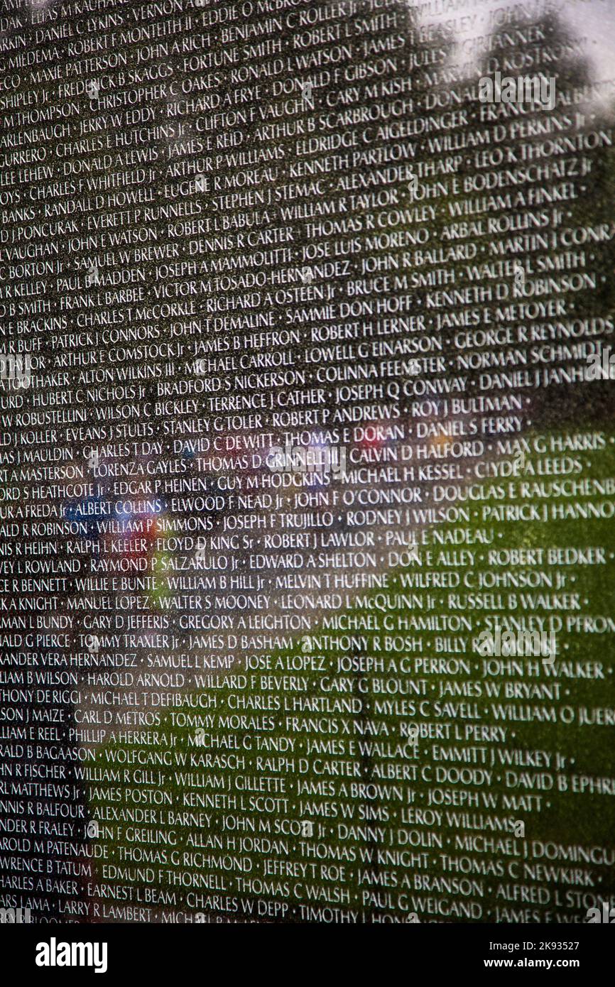 Washington monument reflected in vietnam war memorial hi-res stock ...