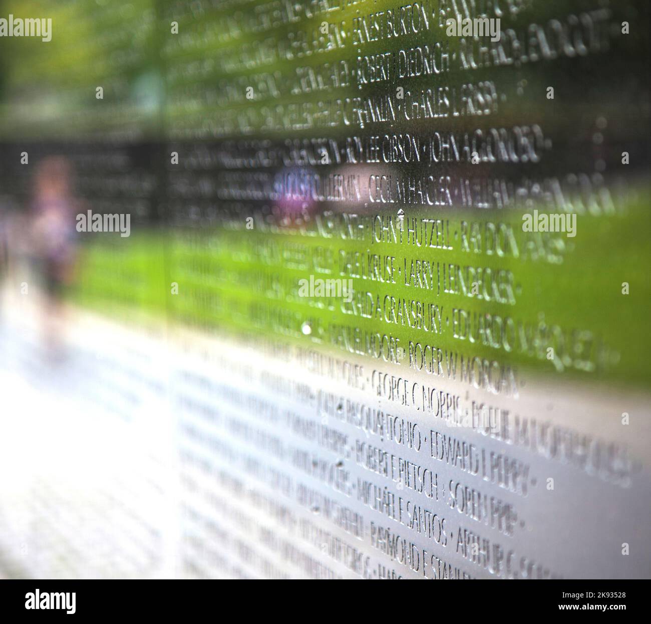 Washington monument reflected in vietnam war memorial hi-res stock ...