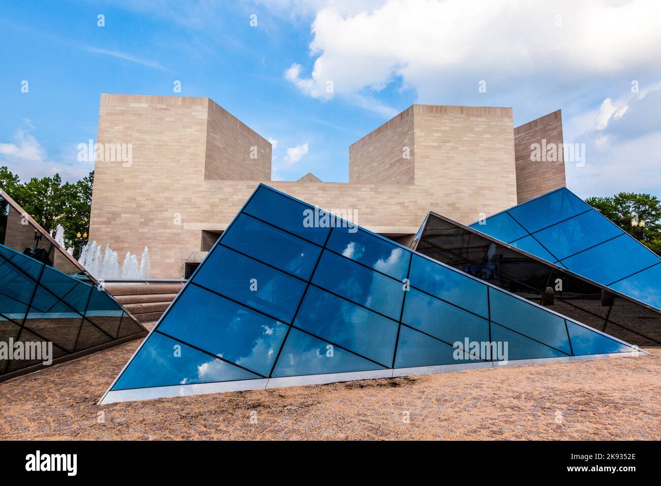 WASHINGTON - JUL 14: The pyramid of the National Gallery of Art ...