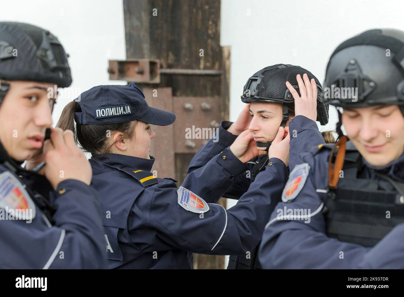 Student cadets of Serbian Police Academy train in basic police / law ...