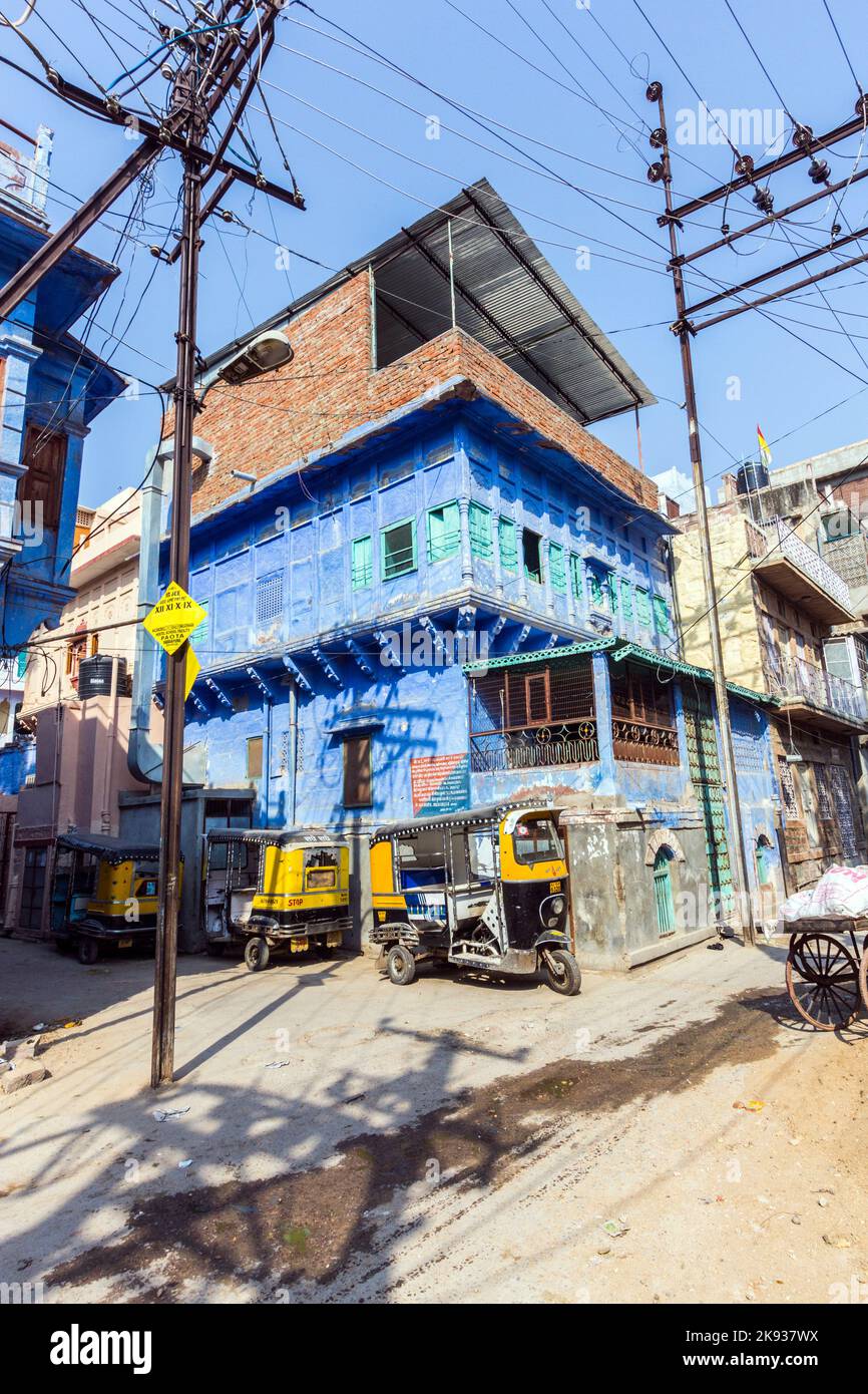 Auto rickshaw stand india hi-res stock photography and images - Alamy