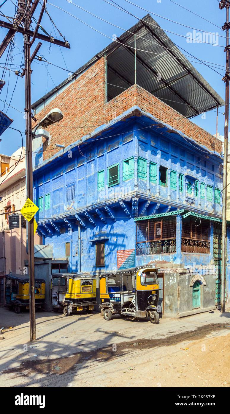 Auto rickshaw stand india hi-res stock photography and images - Alamy