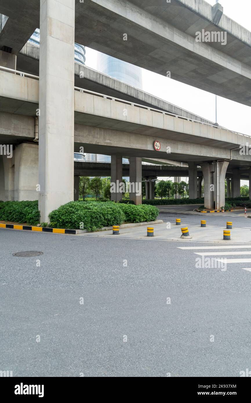 View under overpass structure hi-res stock photography and images - Alamy