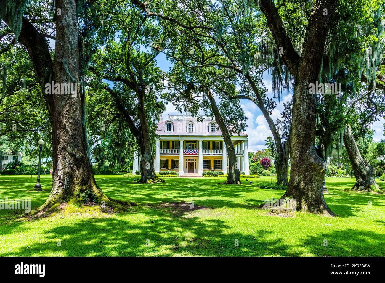 DARROW, USA - JULY 14, 2013: famous Houmas House plantation in Darrow ...