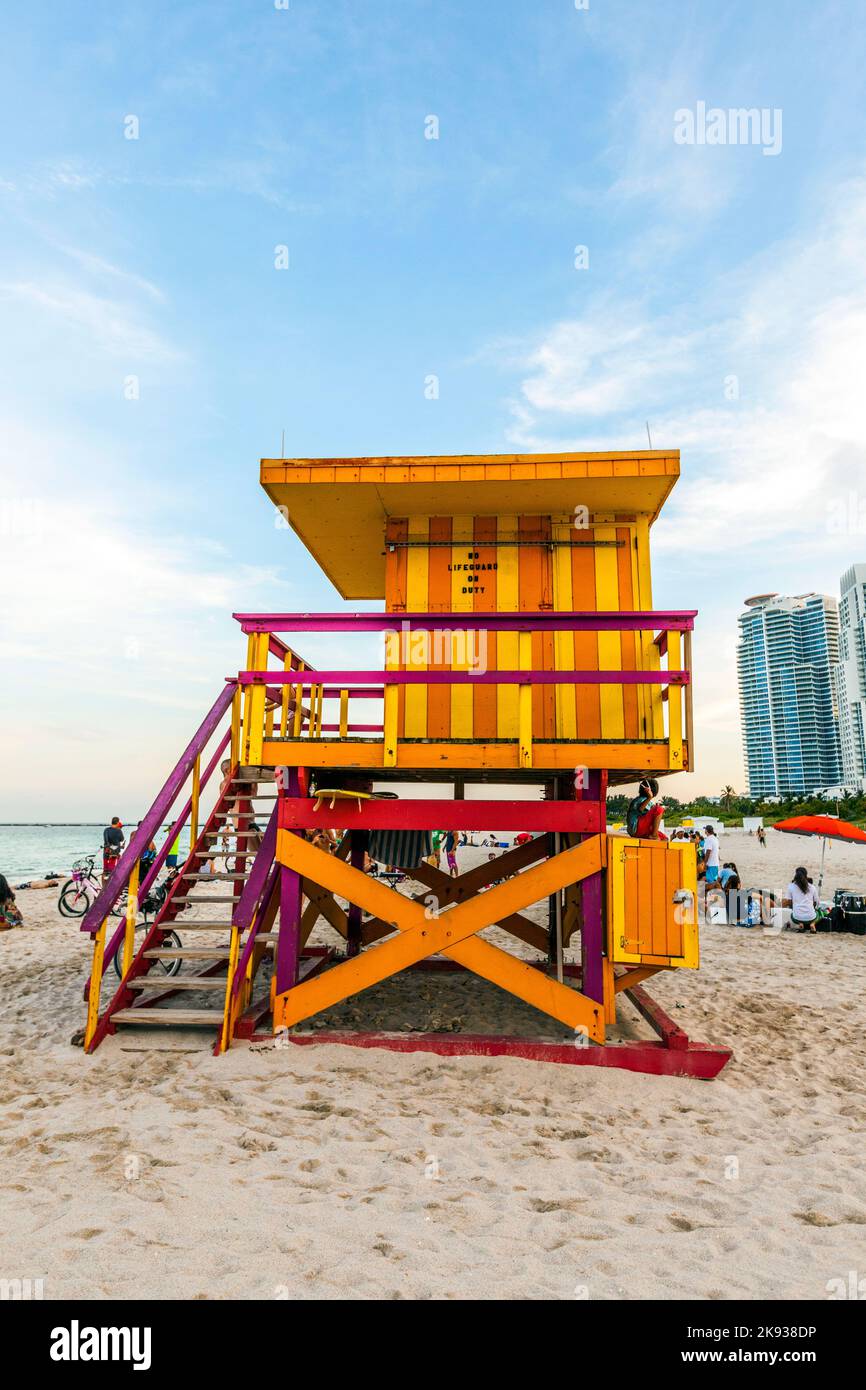 Lifeguard tower 28 hi-res stock photography and images - Alamy