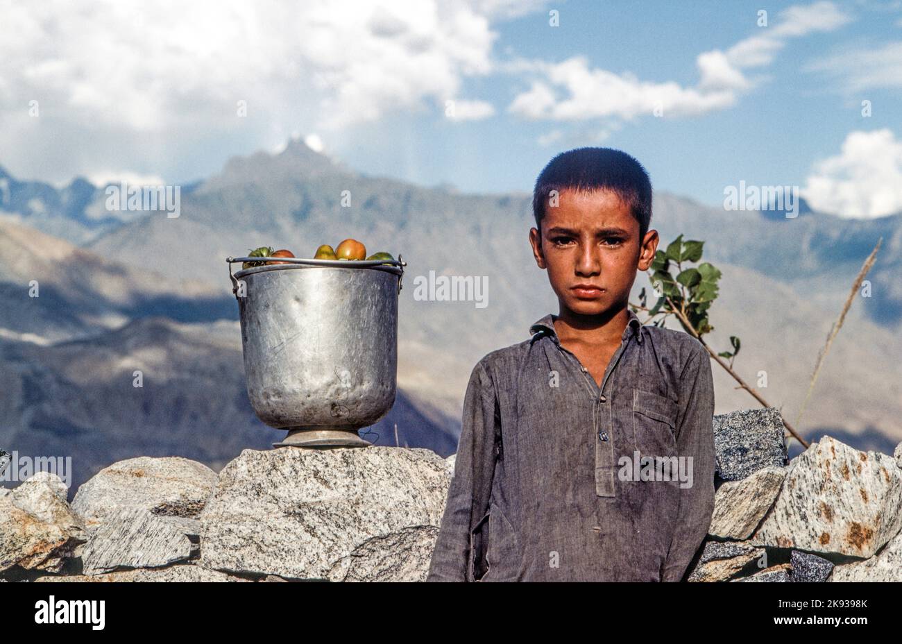 Gilgit woman, pakistan hi-res stock photography and images - Alamy