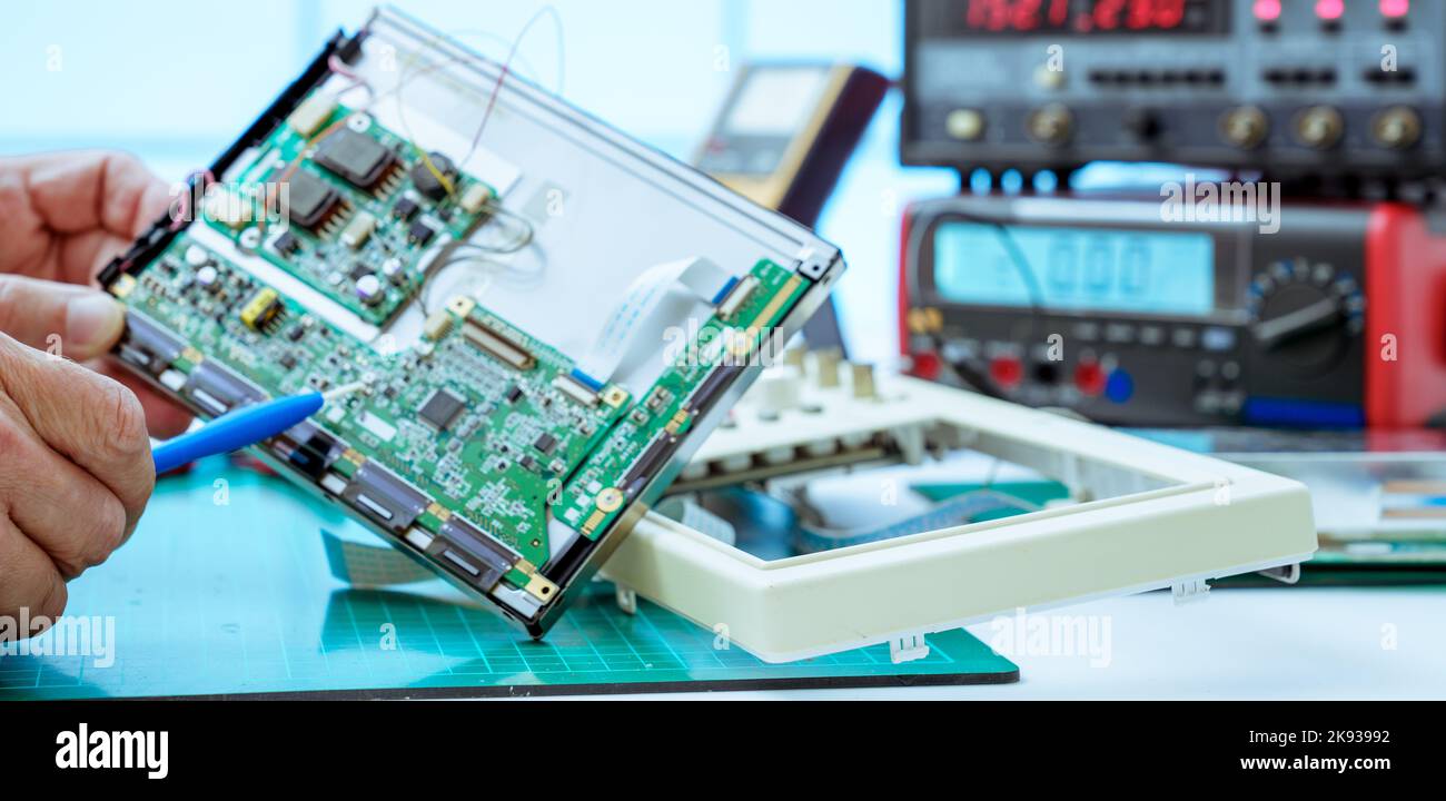 Development of the design of an electronic device in the laboratory of ...