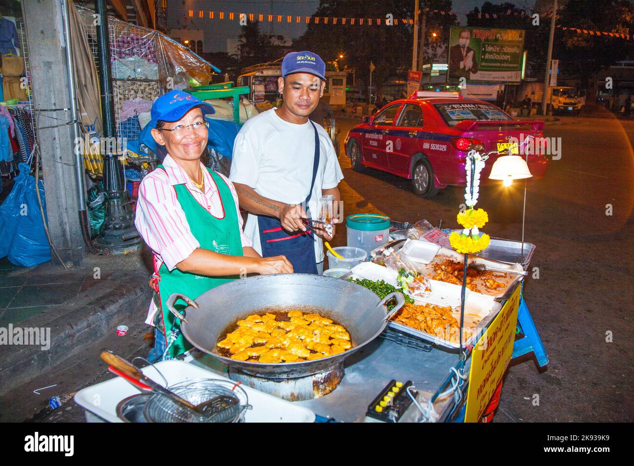 Mobile street food kitchen in bangkok hi-res stock photography and ...