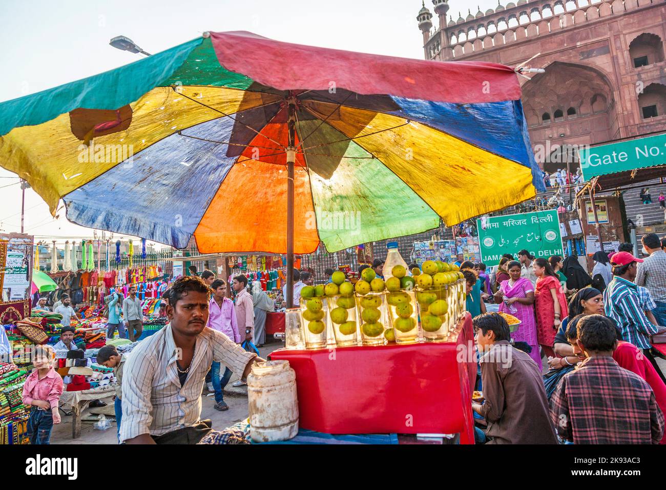 DELHI - NOVEMBER 8, 2011: man sells lemon drinks at the Meena Bazaar ...