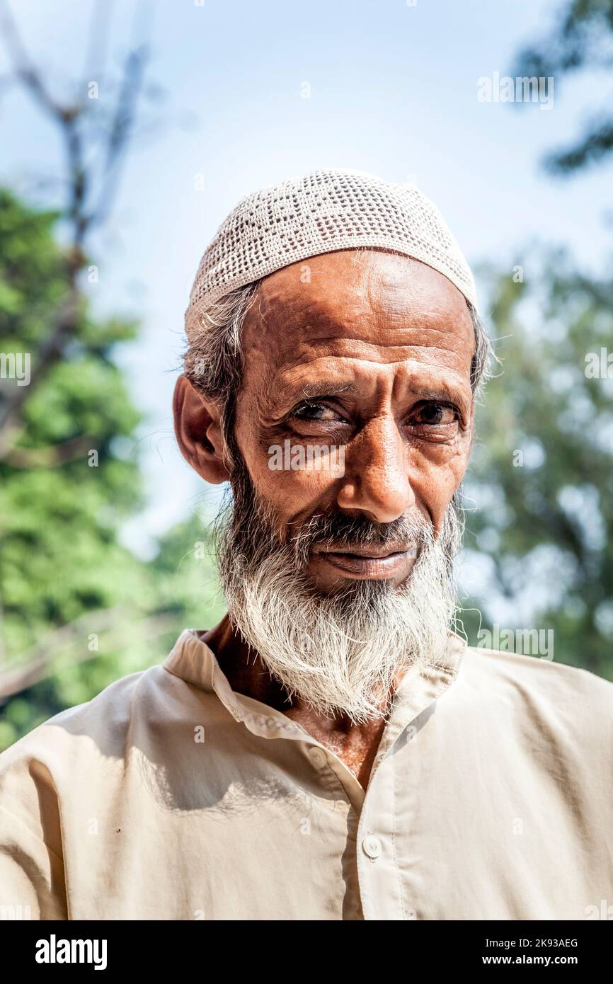 DELHI, INDIA - NOVEMBER 11, 2011: A muslim tribal man wearing ...