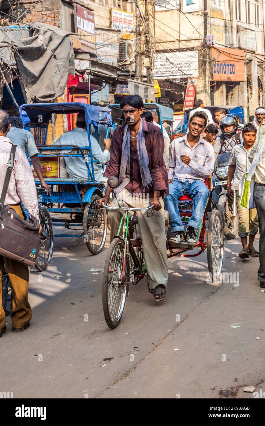 India old delhi cycle rickshaws hi-res stock photography and images - Alamy